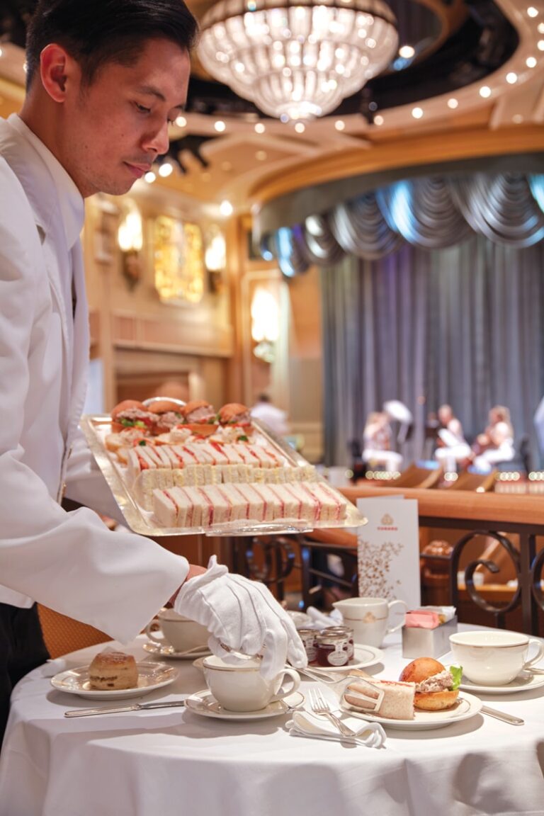 Queen Elisabeth Review | Cunard - Cruise Passenger