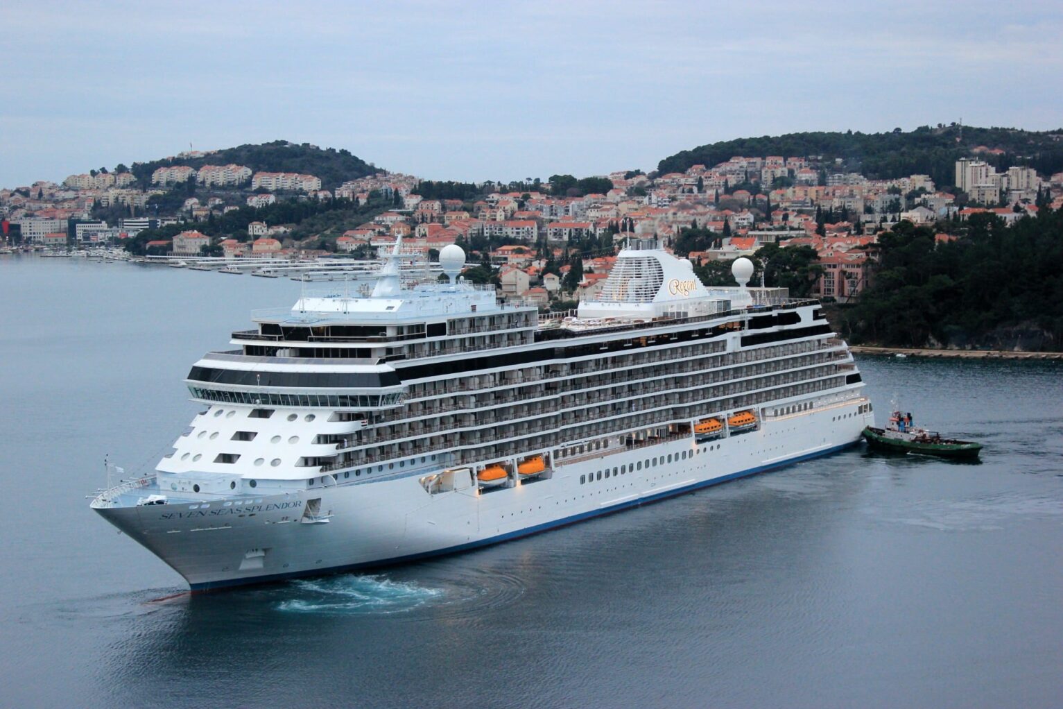 Splendor Launch Sets New Benchmark For Luxury - Cruise Passenger