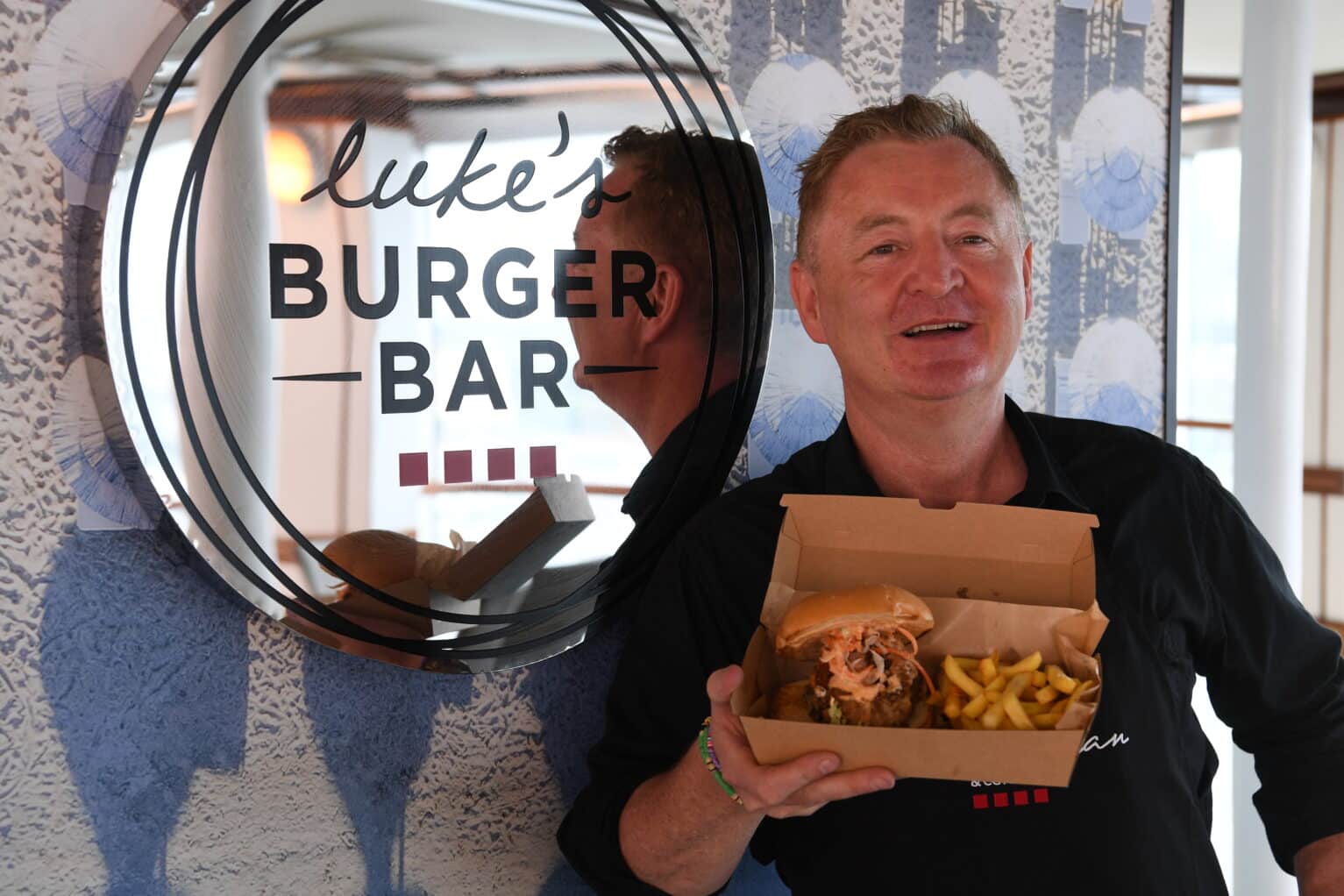 VIDEO: Onboard The Pacific Adventure With Luke Mangan Making His Famous Burgers - Cruise Passenger