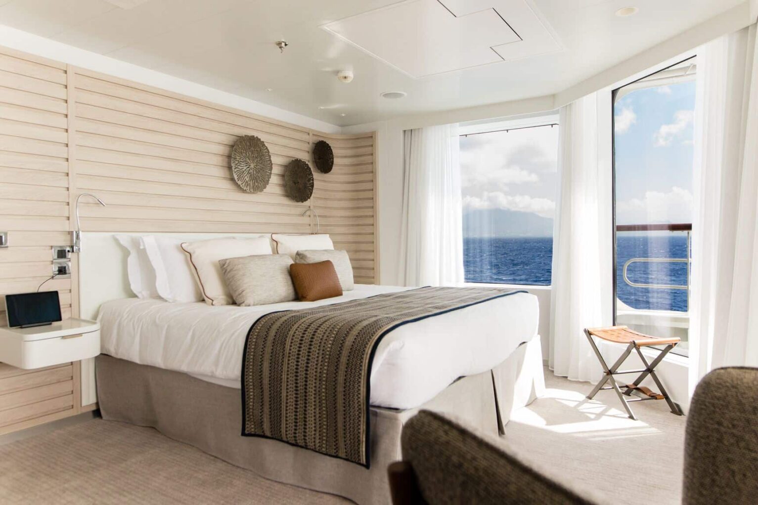 Le Jacques Cartier Ship Guide, Deck Plans, & Photos