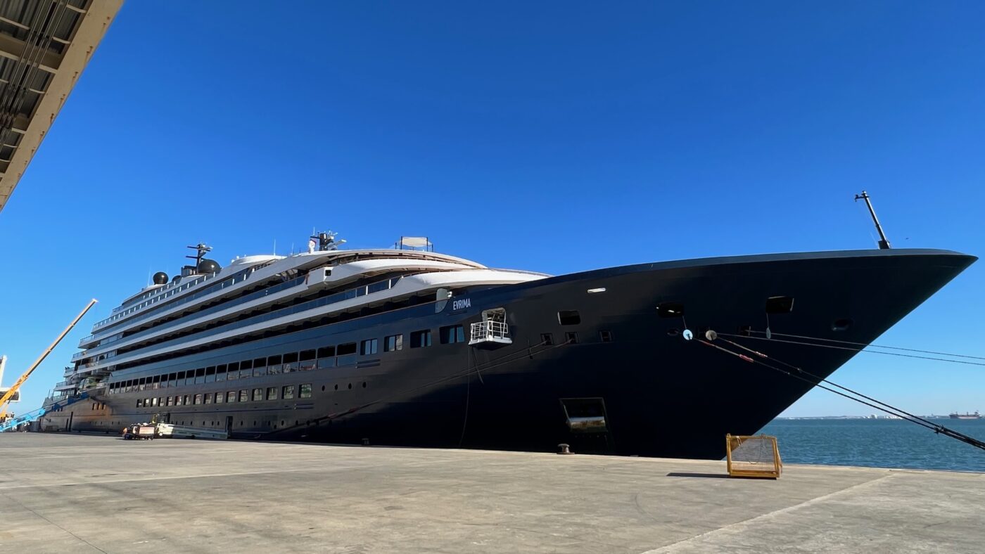 FIRST LOOK: Inside the Ritz-Carlton yacht that costs $10,000-a-week ...