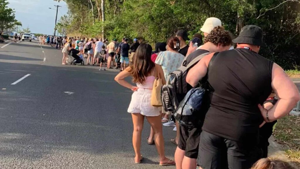 Big Ship Dilemma As 4000 Face Queues To Board In Cairns - Cruise Passenger
