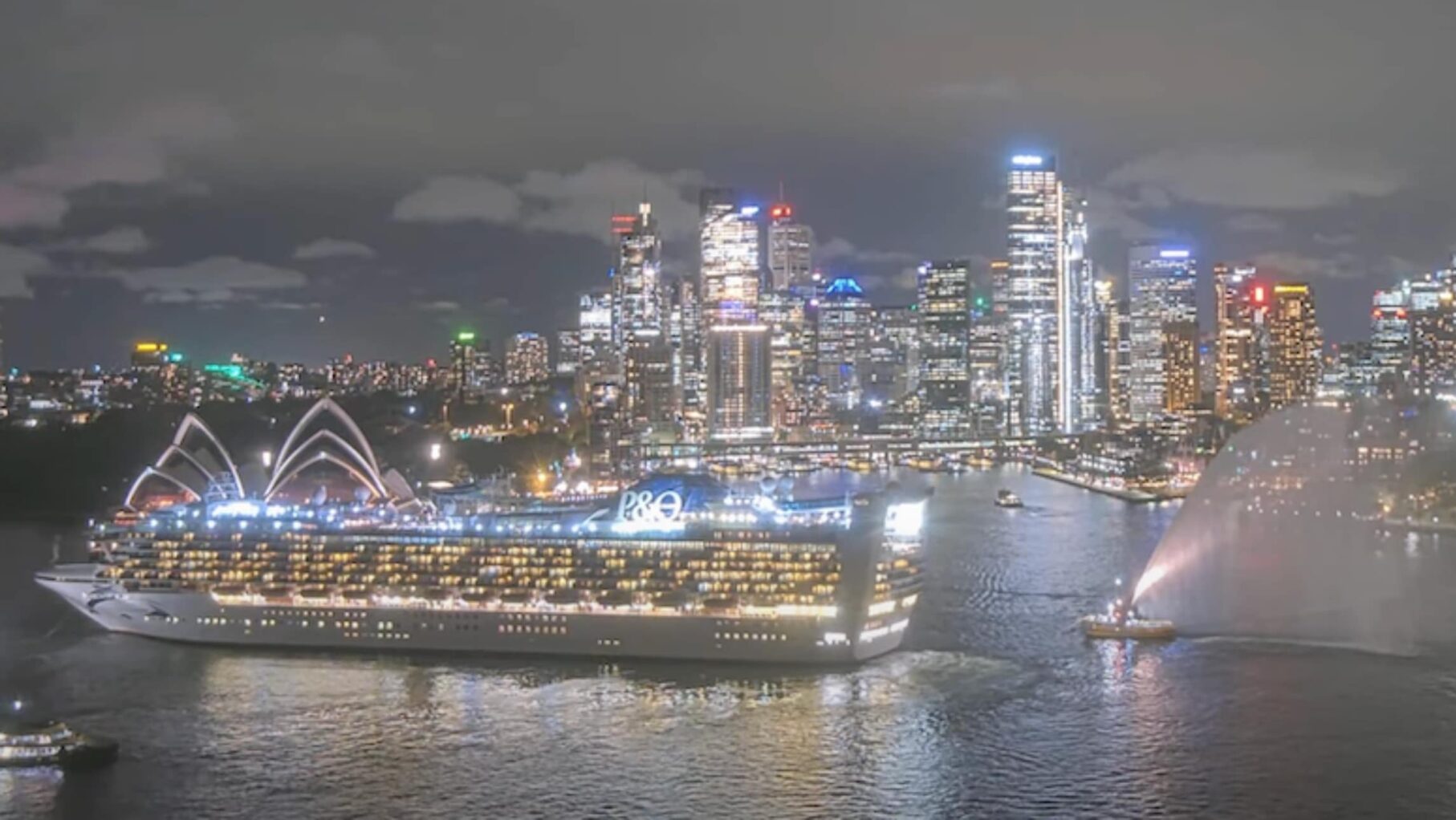 Pictures: The Last P&O Australia Cruise Sails Out Of Sydney Harbour ...